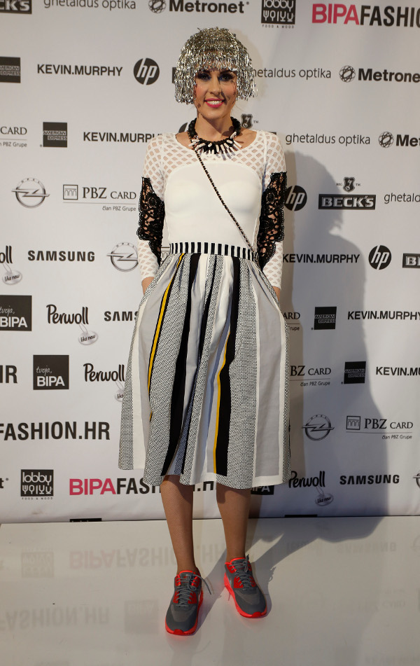 Gloria - Anđa Marić privlačila pozornost neobičnim izdanjem