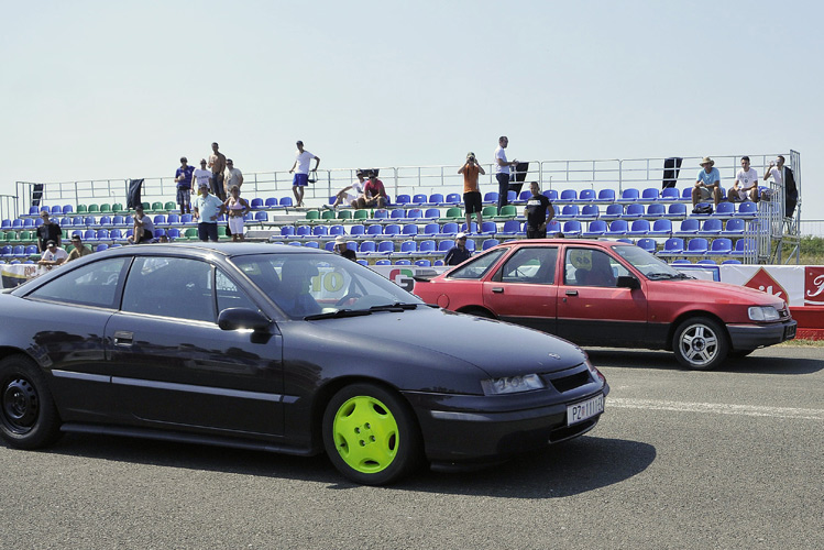 Jutarnji list - Street Race: Ljepotice i brzi auti u Velikoj Gorici