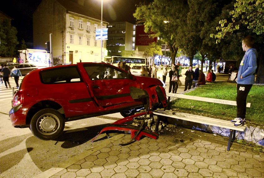 Jutarnji list - FOTO: KRŠ I LOM U CENTRU SPLITA Neoprezni vozač oduzeo prednost na raskrižju ...