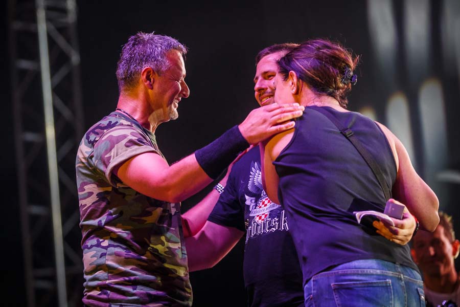 Jutarnji list - Na Thompsonovom koncertu zaprosio djevojku