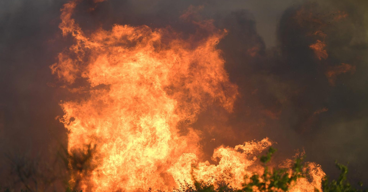 Jutarnji list - Udar groma zapalio planinski vrh Sveti Rok, požar se ...