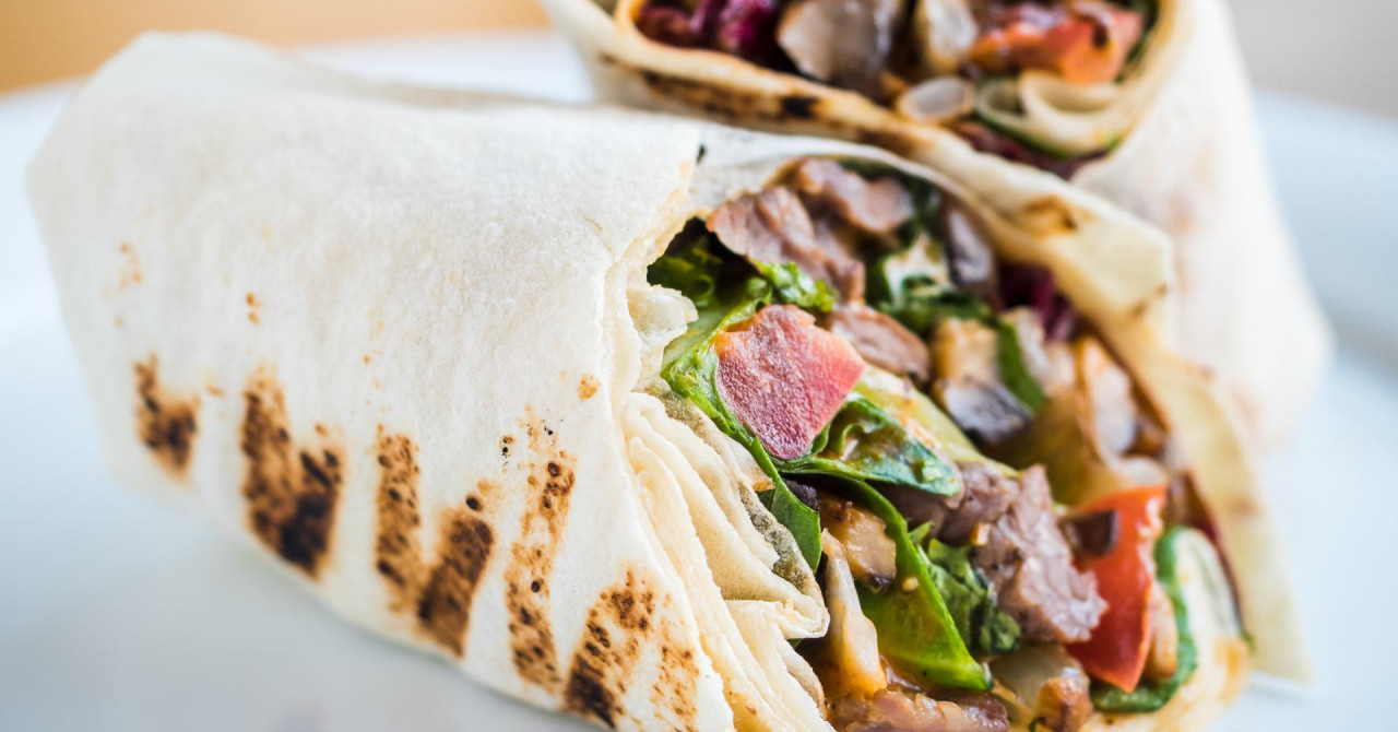 Dobra Hrana - Tortilja rolice s mesom, sirom, avokadom, rajčicom ...