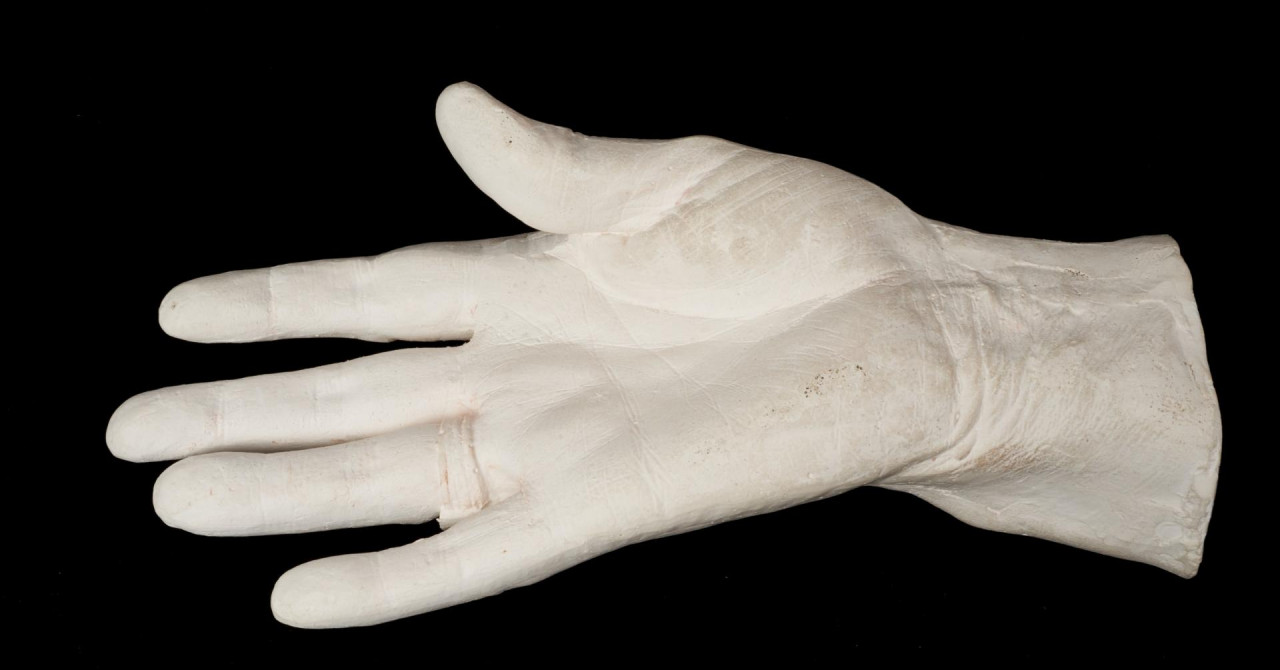 Jutarnji list - Originalni odljev ruke princeze Dijane, rad hrvatskog ...