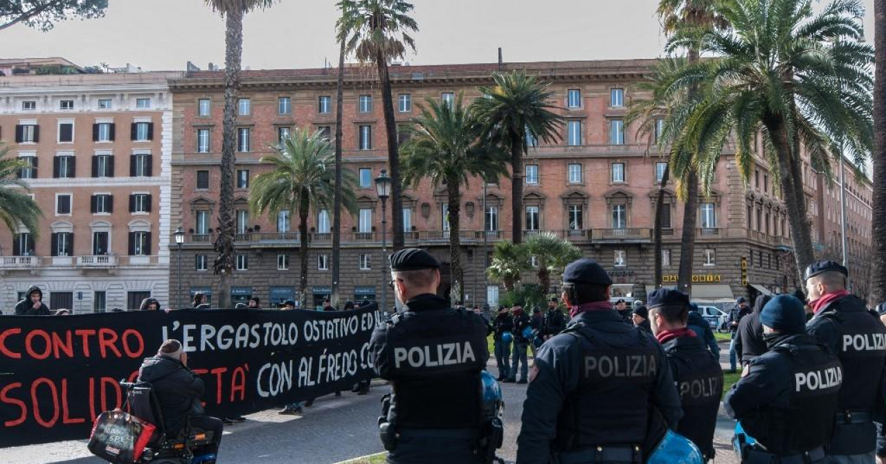 Jutarnji list - Anarhisti ustanici doveli su anarhiju na zao glas