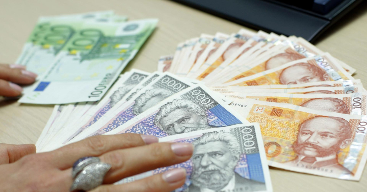 Jutarnji list - Riječka bankarica punih 11 godina klijentima je krala novac, u džep je strpala ...