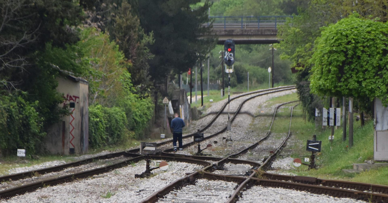 Jutarnji list - Ukrali kablove uz prugu, sedam sati je bio obustavljen ...