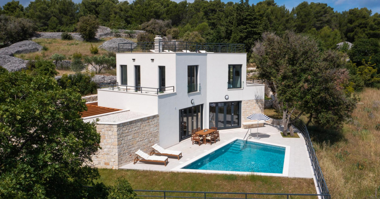 Dom i dizajn - Moderna dvoetažna kuća u Škripu na Braču s bubnjevima i ...