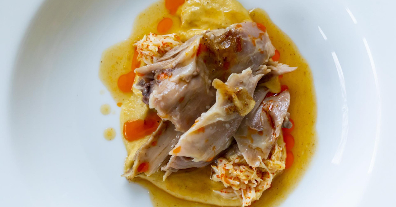 Dobra Hrana - Janjeća lopatica s uljem od rakovice i humusom od badema ...