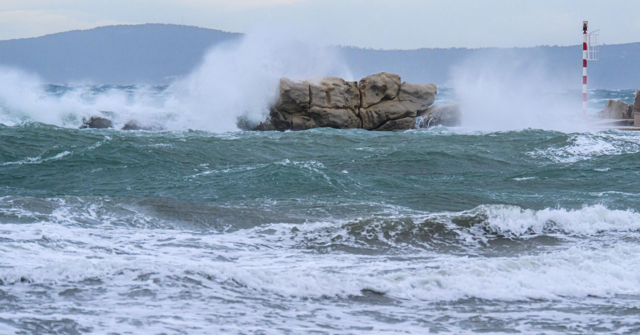 Jutarnji list - Nevrijeme uzrokovalo podizanje razine mora, vatrogasci ...