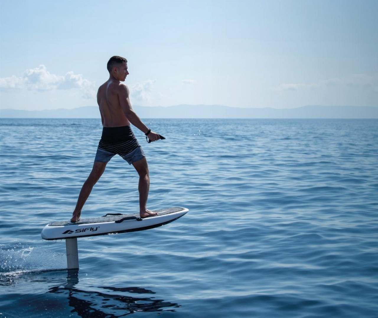 Jutarnji list - Besplatno surfanje i letenje na e-Foil daskama na ...