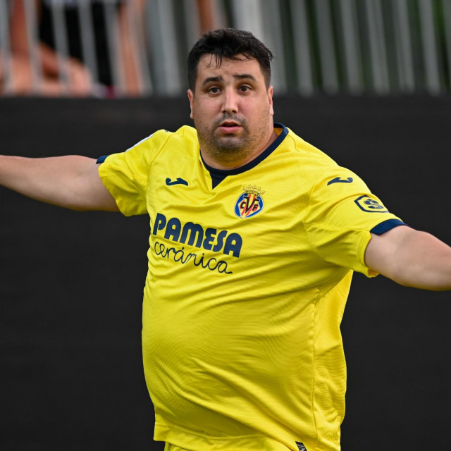 Sportske novosti - VIDEO: Rekorder La Lige istrčao na teren i šokirao ...