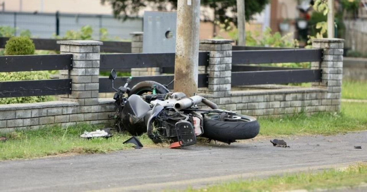 Jutarnji list - Motociklist (41) sletio s ceste i silovito udario u metalni električni stup ...