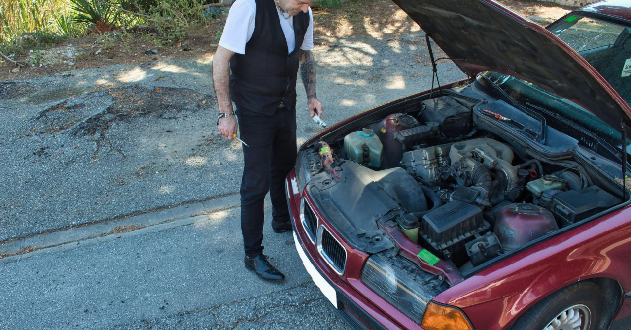 Auto Klub - Ako vam se u vožnji upalila lampica za ulje, nije pao pritisak već je u pitanju ...