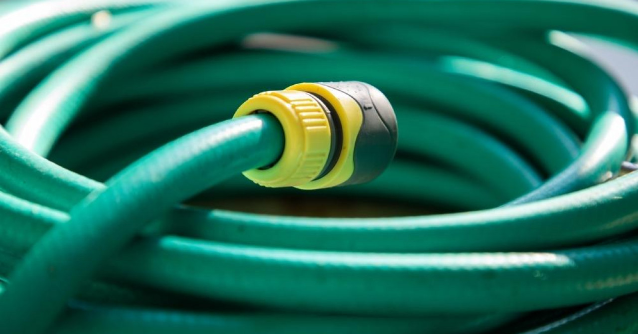 Dom i dizajn - Ako vam smrdi vrtno crijevo za zalijevanje to može biti ...