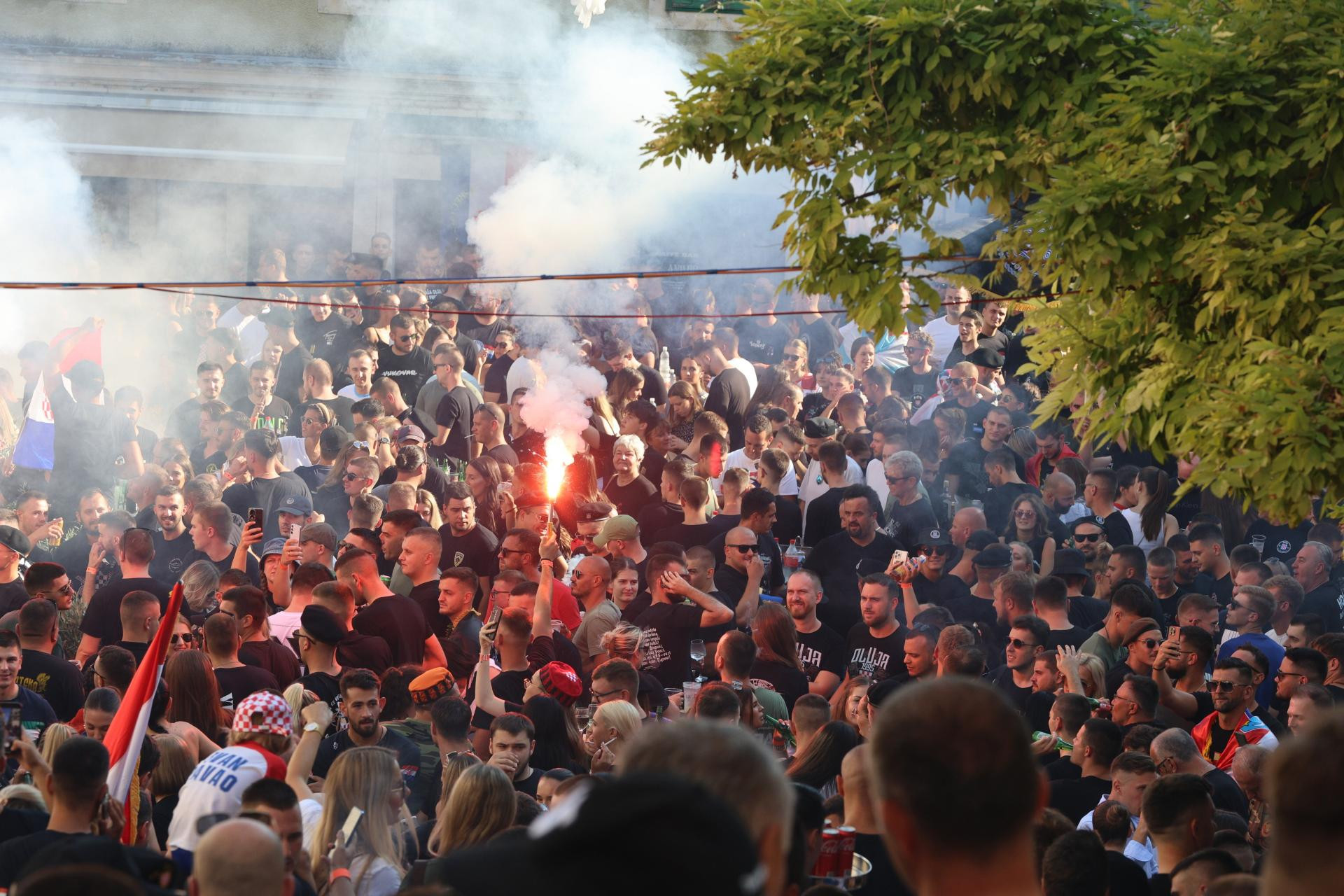 Jutarnji list - Imotskim opet odjekuju ustaški povici i pjesme, mnoštvo ...