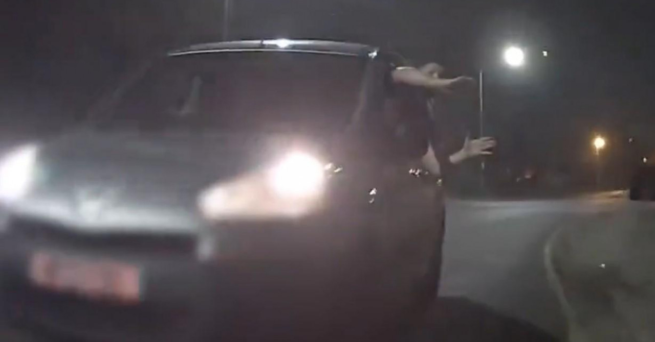 Auto Klub - Snimila ga kamera: Luđak u Peugeotu namjerno gurnuo biciklistu koji se vozio na posao