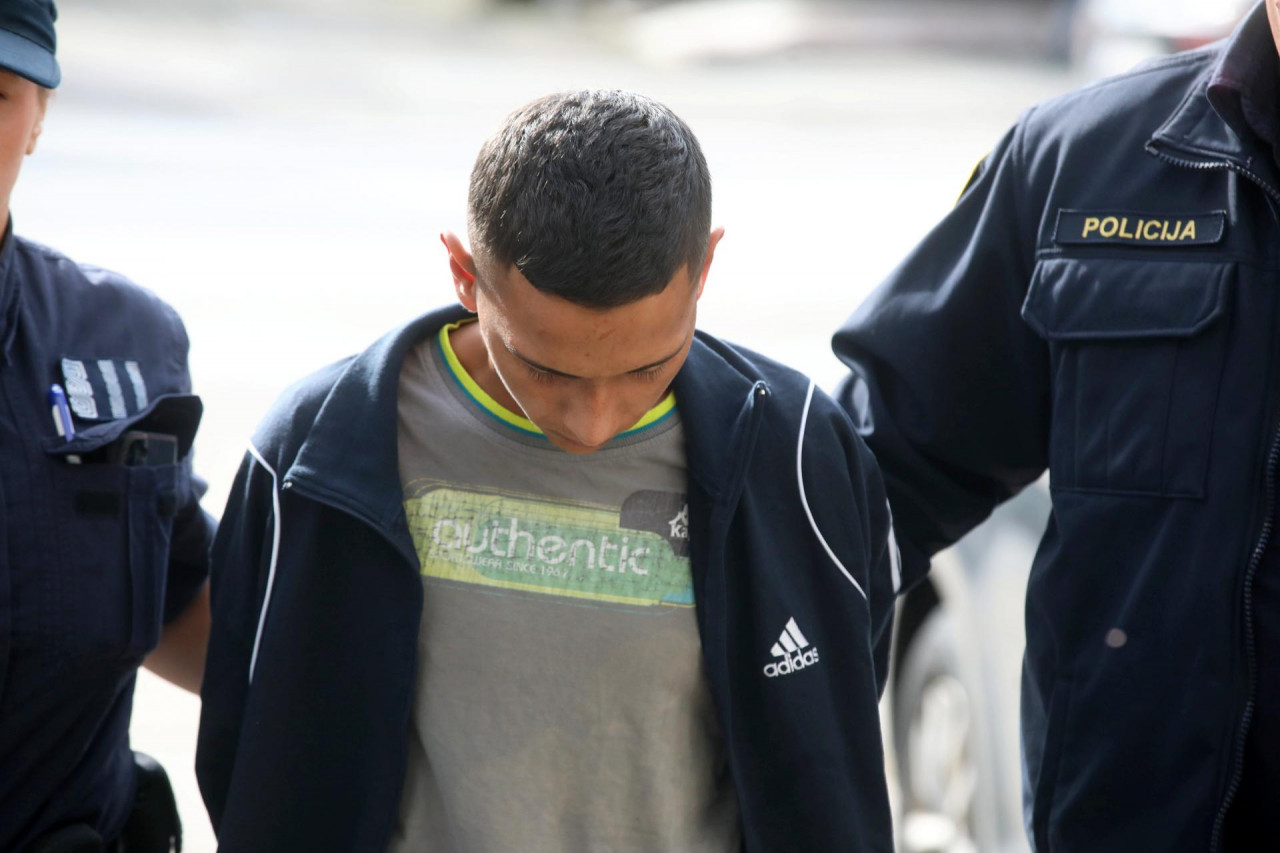 Jutarnji list - Ovo je Dominik (20), mladić koji je ubio majku dok je sjedila na kauču i gledala ...