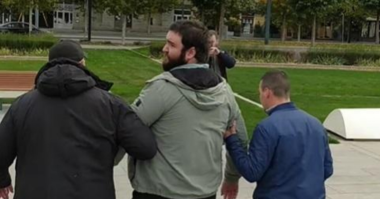 Jutarnji list - Uhićen organizator prosvjeda u Novom Sadu, priveli ga policajci u civilu ...