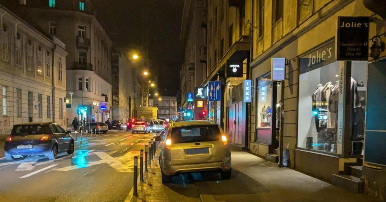 Jutarnji list - Tomašević je prije tri dana stupićima ogradio staze u centru Zagreba, pogledajte ...