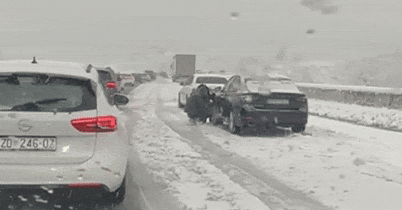 Jutarnji list - Pogledajte prizore s A6, autocesta zatrpana, vozila ...