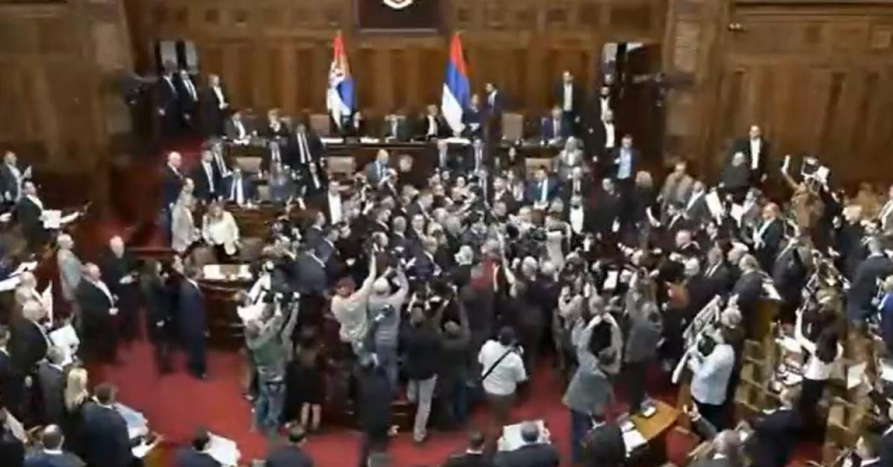 Jutarnji list - Procurila nova snimka tučnjave u Skupštini Srbije ... Jutarnji list - Procurila nova snimka tučnjave u Skupštini Srbije ...