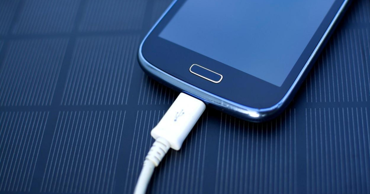 Dom i dizajn - Upozorenje: nikada nemojte puniti mobitel na aerodromu ...