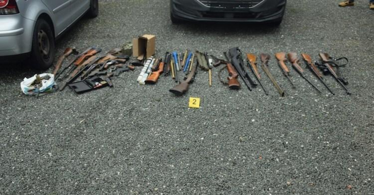 Jutarnji list - U kući u Novom Zagrebu pronađena hrpa oružja, stariji muškarac imao je čak i ...