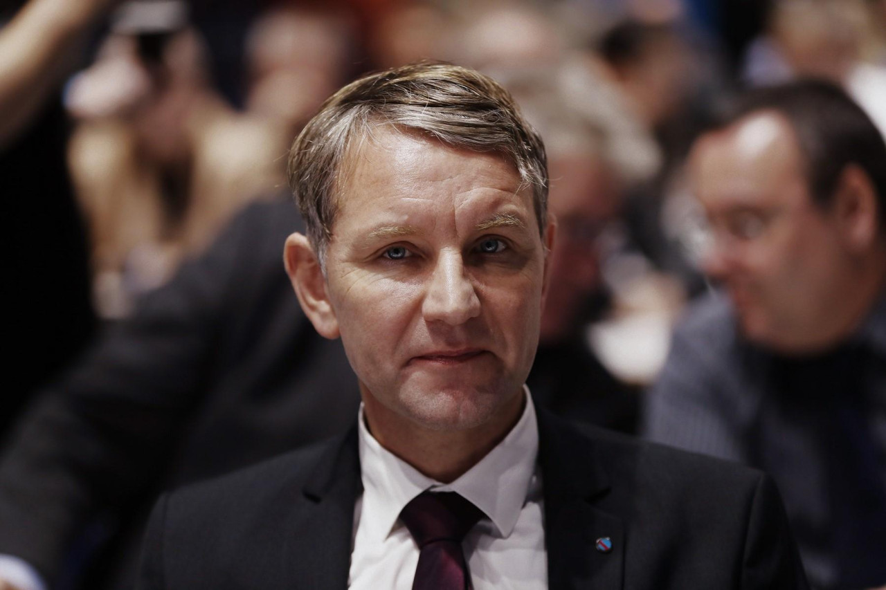 Jutarnji list - Na trg su stigle tisuće, došli su i skinheadsi, a potom ...