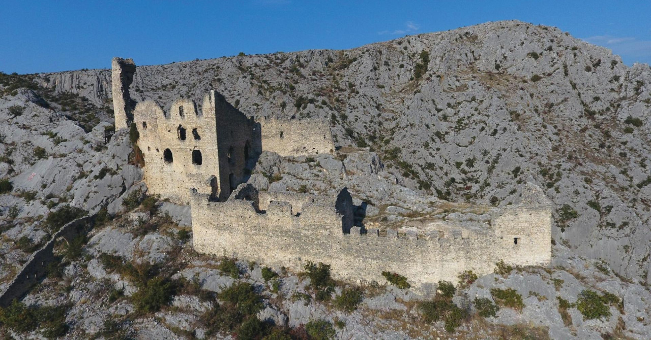 Jutarnji list - Fotografije od kojih zastaje dah: Pogledajte kakvo zdanje se nalazi u kanjonu ...